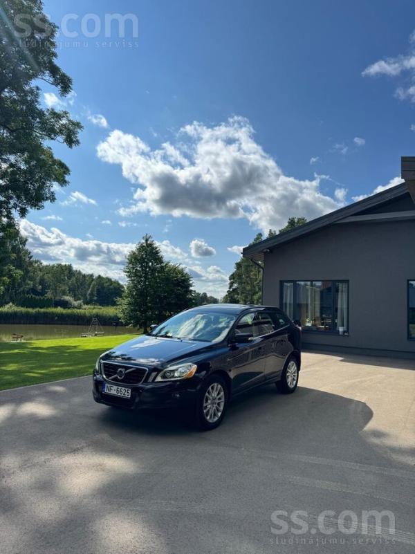 Melns Volvo XC60 2009 Cēsis, ar dzinēja tilpumu 2.40 L un nobraukumu 278 tūkst. km par 7000 €, foto 4 vietnē AUTOMOTO.COM.LV