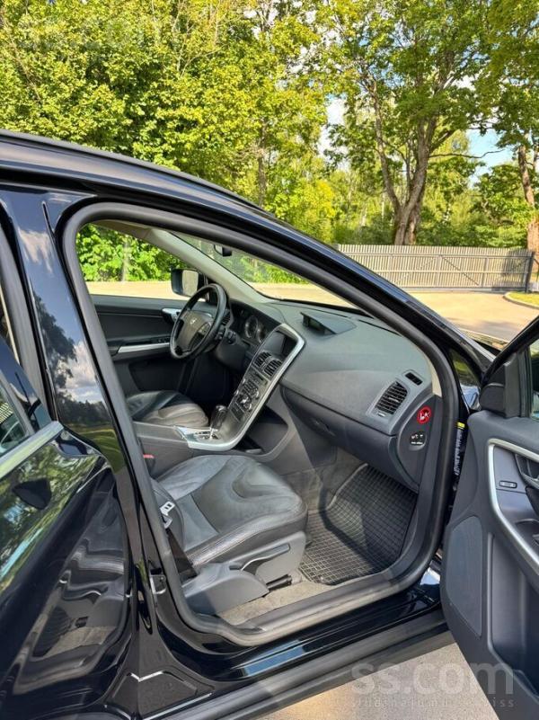 Melns Volvo XC60 2009 Cēsis, ar dzinēja tilpumu 2.40 L un nobraukumu 278 tūkst. km par 7000 €, foto 8 vietnē AUTOMOTO.COM.LV