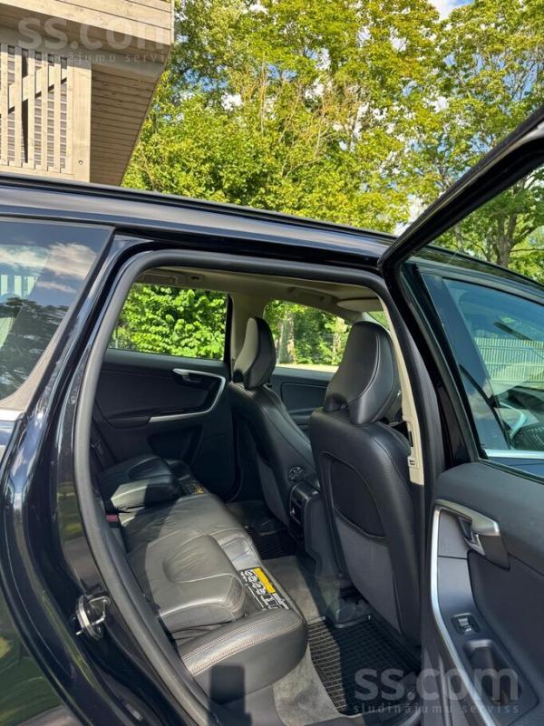 Melns Volvo XC60 2009 Cēsis, ar dzinēja tilpumu 2.40 L un nobraukumu 278 tūkst. km par 7000 €, foto 9 vietnē AUTOMOTO.COM.LV