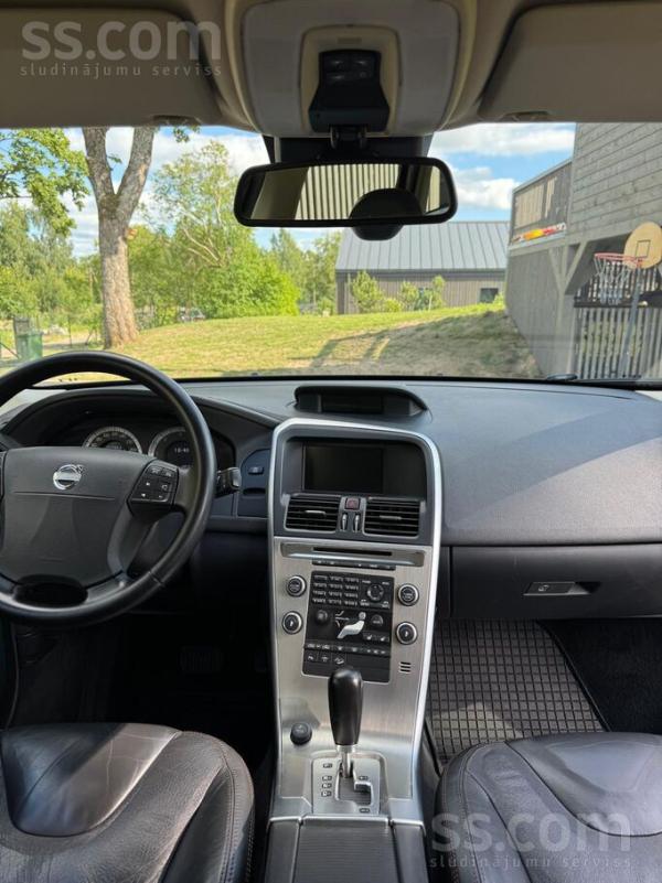 Melns Volvo XC60 2009 Cēsis, ar dzinēja tilpumu 2.40 L un nobraukumu 278 tūkst. km par 7000 €, foto 10 vietnē AUTOMOTO.COM.LV