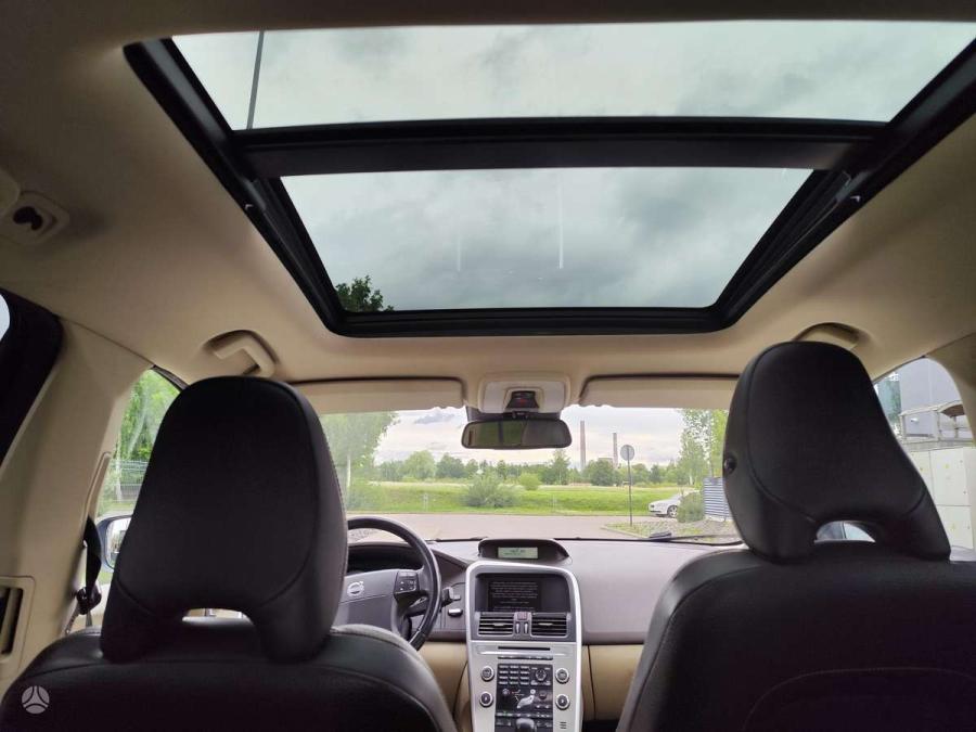 Black Volvo XC60 2009 in Kaunas, with an engine capacity of 2.40 L and mileage of 340 thousand km for 6650 €, photo 9 on AUTOMOTO.COM.LV