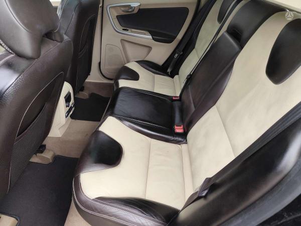 Melns Volvo XC60 2009 Kauņa, ar dzinēja tilpumu 2.40 L un nobraukumu 340 tūkst. km par 6650 €, foto 10 vietnē AUTOMOTO.COM.LV