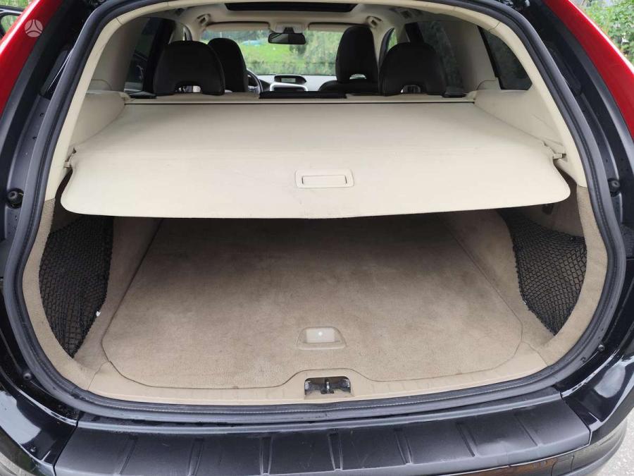 Black Volvo XC60 2009 in Kaunas, with an engine capacity of 2.40 L and mileage of 340 thousand km for 6650 €, photo 12 on AUTOMOTO.COM.LV