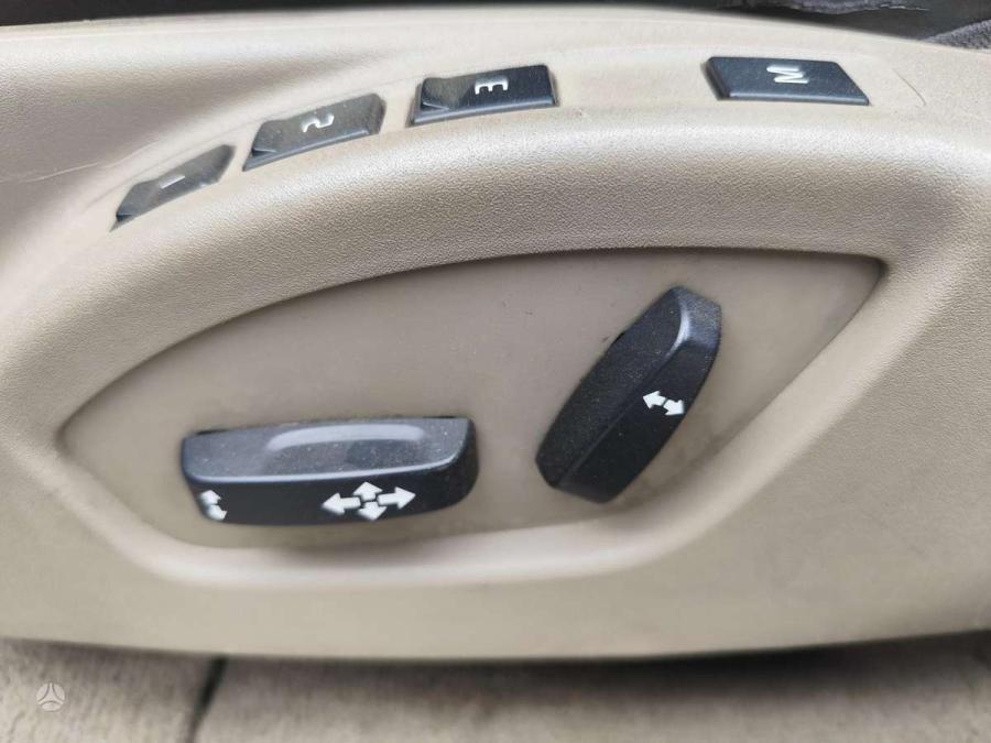 Black Volvo XC60 2009 in Kaunas, with an engine capacity of 2.40 L and mileage of 340 thousand km for 6650 €, photo 22 on AUTOMOTO.COM.LV