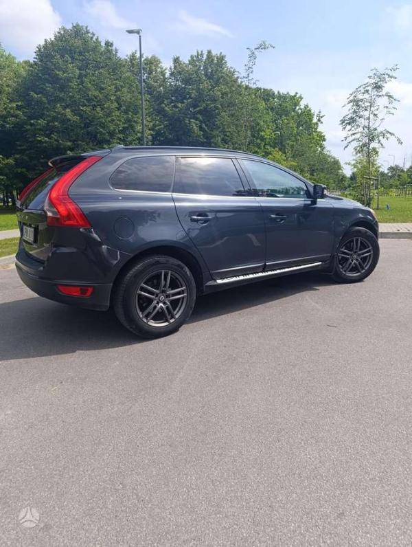 Melns Volvo XC60 2009 Kauņa, ar dzinēja tilpumu 2.40 L un nobraukumu 376 tūkst. km par 6500 €, foto 3 vietnē AUTOMOTO.COM.LV