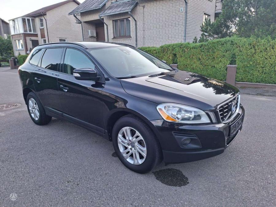 Black Volvo XC60 2009 in Taurage, with an engine capacity of 2.40 L and mileage of 277 thousand km for 5900 €, photo 1 on AUTOMOTO.COM.LV