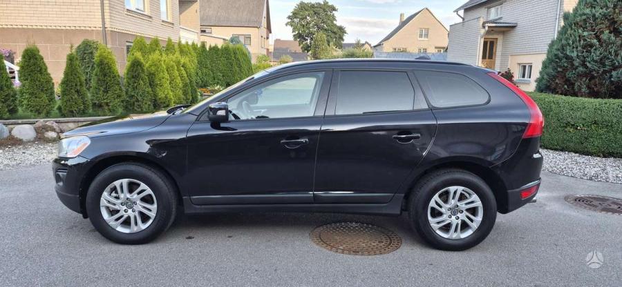Black Volvo XC60 2009 in Taurage, with an engine capacity of 2.40 L and mileage of 277 thousand km for 5900 €, photo 7 on AUTOMOTO.COM.LV