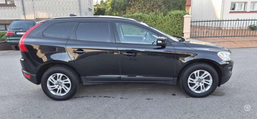 Black Volvo XC60 2009 in Taurage, with an engine capacity of 2.40 L and mileage of 277 thousand km for 5900 €, photo 9 on AUTOMOTO.COM.LV
