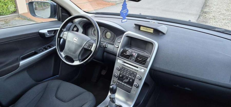 Black Volvo XC60 2009 in Taurage, with an engine capacity of 2.40 L and mileage of 277 thousand km for 5900 €, photo 17 on AUTOMOTO.COM.LV