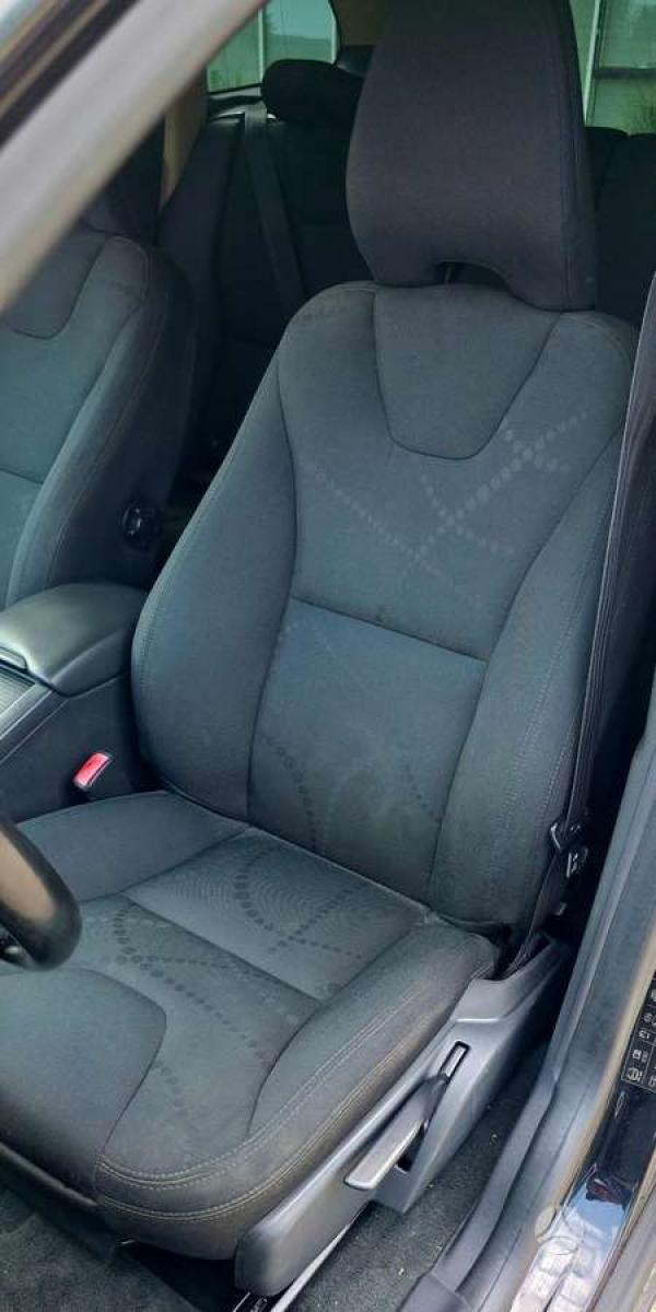 Черный Вольво ХС60 2009 в Вильнюс, объемом двигателя 2.40 л и пробегом 295 тыс. км за 4950 €, фото 9 на AUTOMOTO.COM.LV