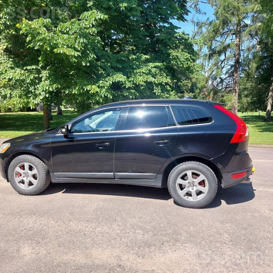 Melns Volvo XC60 2009 Limbaži, ar dzinēja tilpumu 2.40 L un nobraukumu 393 tūkst. km par 4500 €, foto 6 vietnē AUTOMOTO.COM.LV