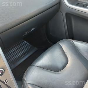 Melns Volvo XC60 2009 Limbaži, ar dzinēja tilpumu 2.40 L un nobraukumu 393 tūkst. km par 4500 €, foto 7 vietnē AUTOMOTO.COM.LV