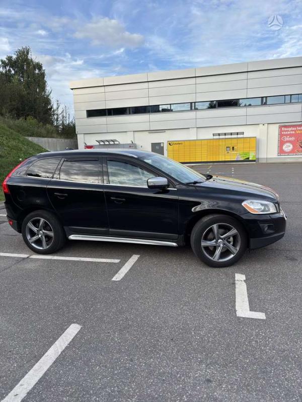 Черный Вольво ХС60 2009 в Вильнюс, объемом двигателя 2.40 л и пробегом 372 тыс. км за 6000 €, фото 2 на AUTOMOTO.COM.LV