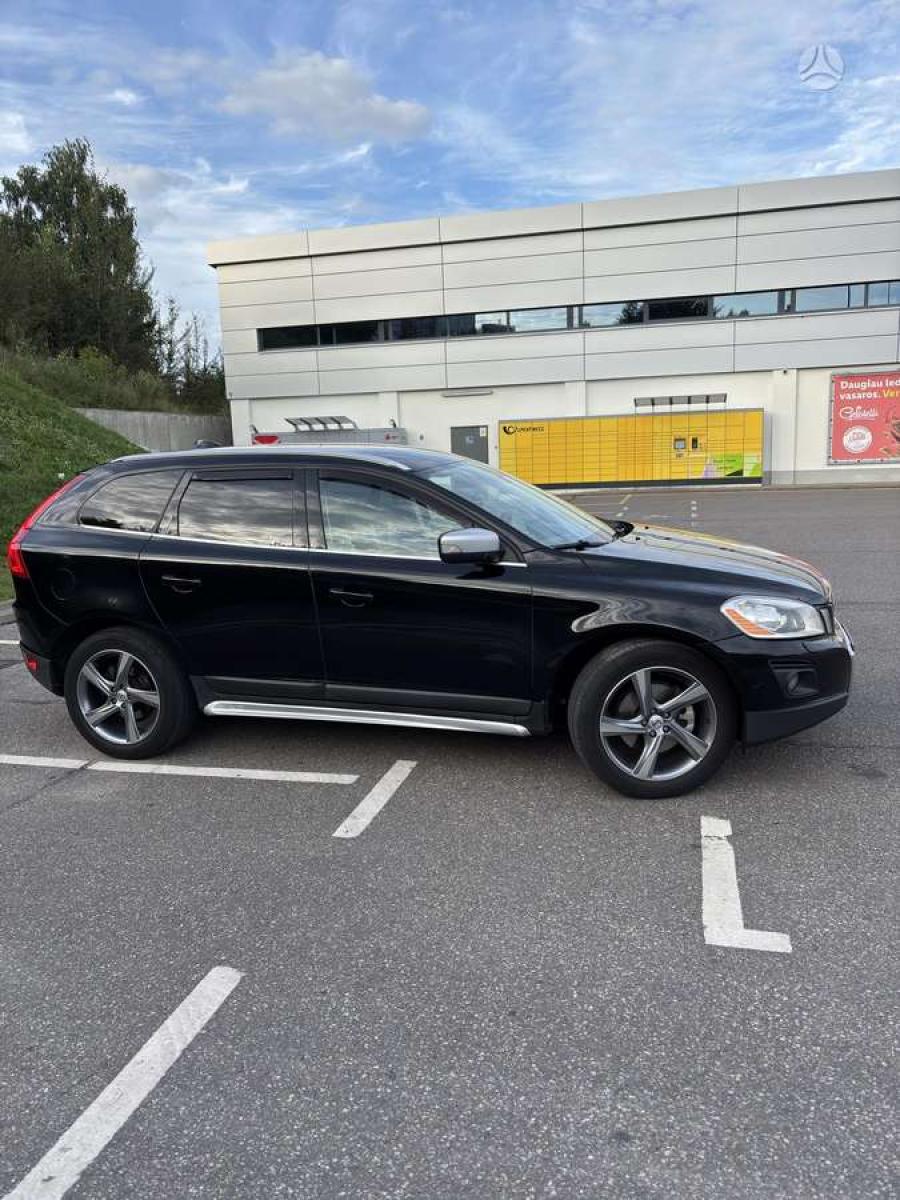 Melns Volvo XC60 2009 Viļņa, ar dzinēja tilpumu 2.40 L un nobraukumu 372 tūkst. km par 6000 €, foto 3 vietnē AUTOMOTO.COM.LV