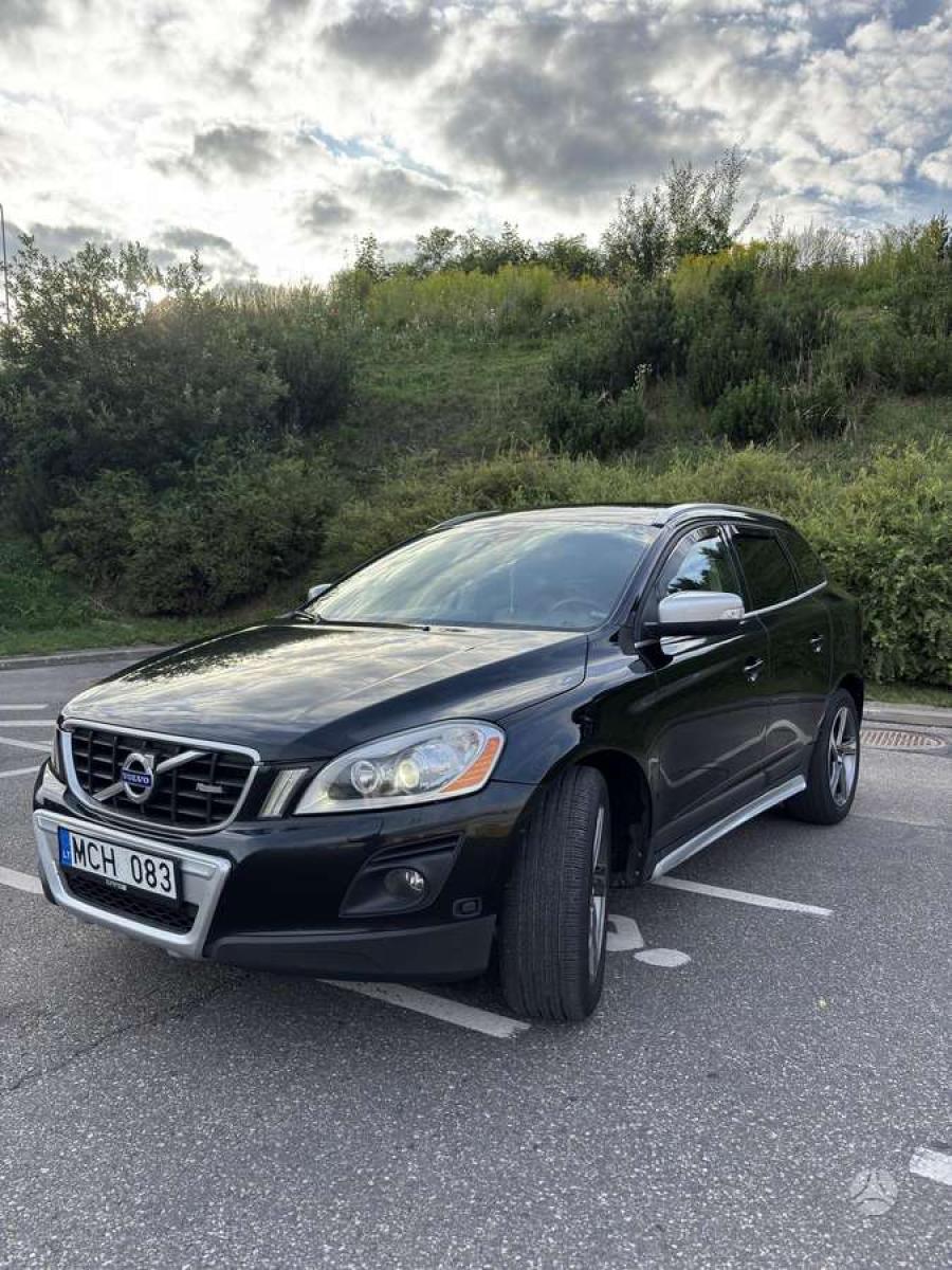 Melns Volvo XC60 2009 Viļņa, ar dzinēja tilpumu 2.40 L un nobraukumu 372 tūkst. km par 6000 €, foto 4 vietnē AUTOMOTO.COM.LV