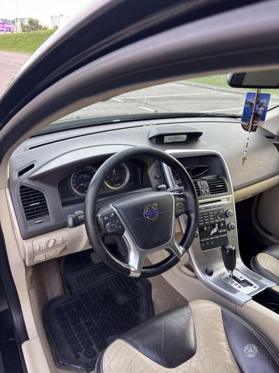Melns Volvo XC60 2009 Viļņa, ar dzinēja tilpumu 2.40 L un nobraukumu 372 tūkst. km par 6000 €, foto 8 vietnē AUTOMOTO.COM.LV