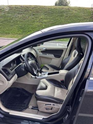 Melns Volvo XC60 2009 Viļņa, ar dzinēja tilpumu 2.40 L un nobraukumu 372 tūkst. km par 6000 €, foto 10 vietnē AUTOMOTO.COM.LV