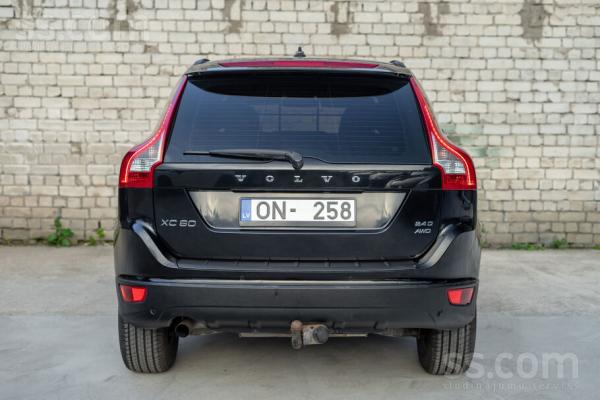 Black Volvo XC60 2009 in Liepaja, with an engine capacity of 2.40 L and mileage of 350 thousand km for 6900 €, photo 3 on AUTOMOTO.COM.LV