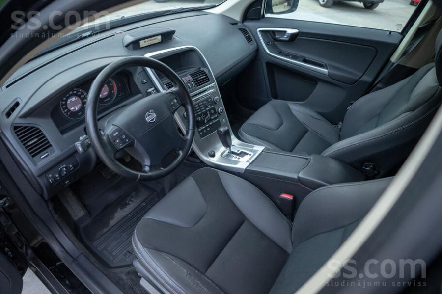Melns Volvo XC60 2009 Liepāja, ar dzinēja tilpumu 2.40 L un nobraukumu 350 tūkst. km par 6900 €, foto 9 vietnē AUTOMOTO.COM.LV