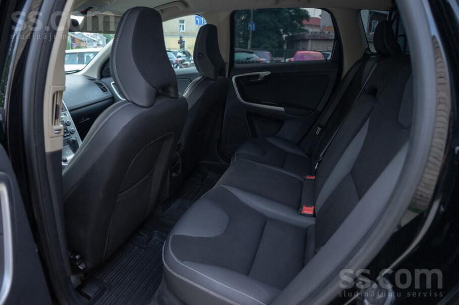 Melns Volvo XC60 2009 Liepāja, ar dzinēja tilpumu 2.40 L un nobraukumu 350 tūkst. km par 6900 €, foto 10 vietnē AUTOMOTO.COM.LV