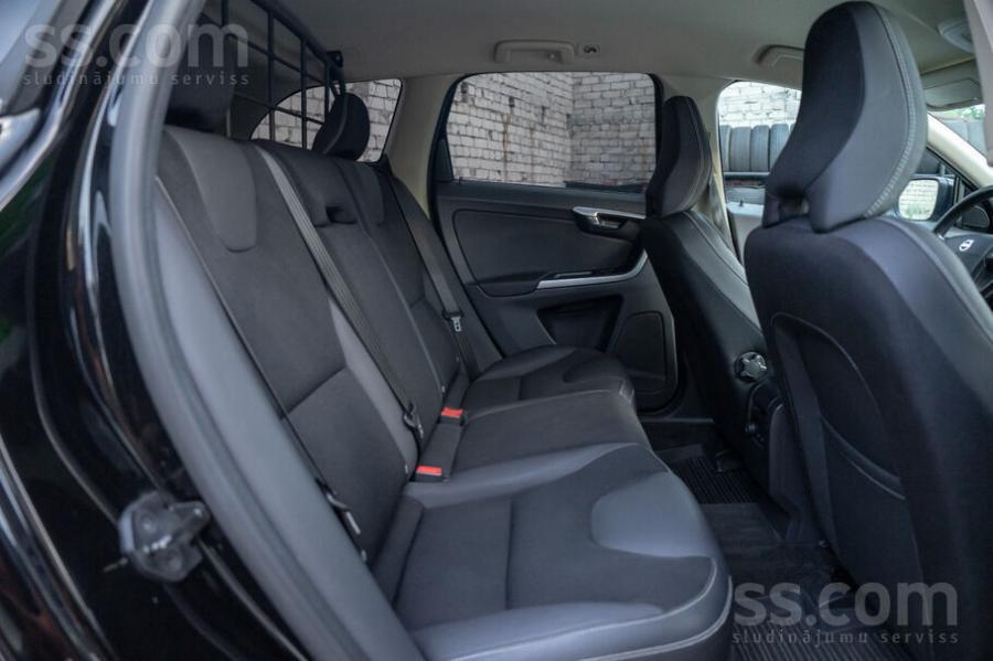 Melns Volvo XC60 2009 Liepāja, ar dzinēja tilpumu 2.40 L un nobraukumu 350 tūkst. km par 6900 €, foto 12 vietnē AUTOMOTO.COM.LV