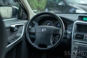 Melns Volvo XC60 2009 Liepāja, ar dzinēja tilpumu 2.40 L un nobraukumu 350 tūkst. km par 6900 €, foto 15 vietnē AUTOMOTO.COM.LV