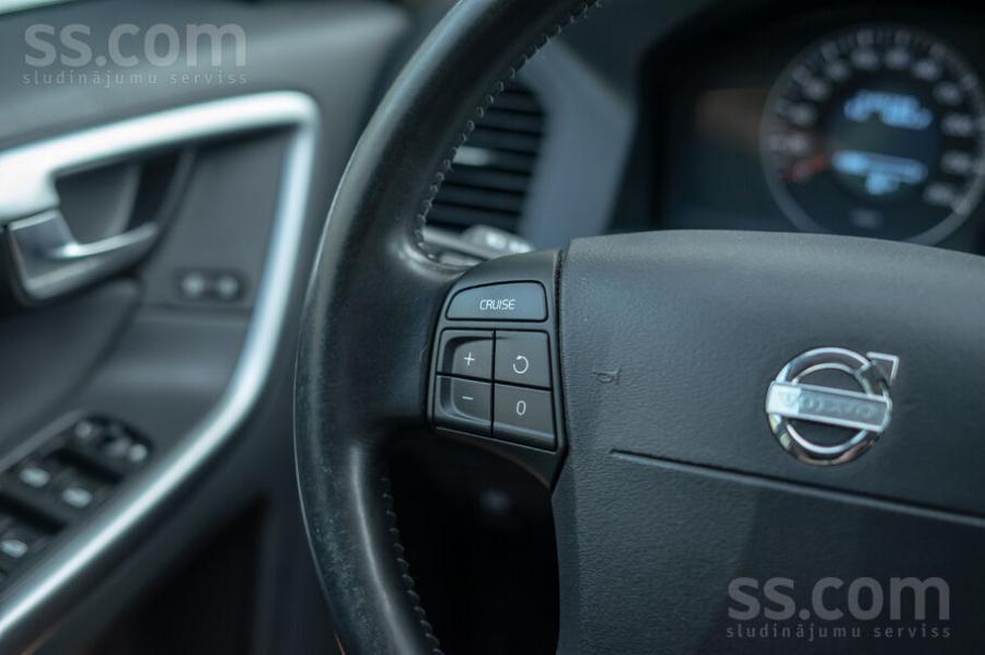 Melns Volvo XC60 2009 Liepāja, ar dzinēja tilpumu 2.40 L un nobraukumu 350 tūkst. km par 6900 €, foto 19 vietnē AUTOMOTO.COM.LV