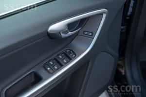 Melns Volvo XC60 2009 Liepāja, ar dzinēja tilpumu 2.40 L un nobraukumu 350 tūkst. km par 6900 €, foto 22 vietnē AUTOMOTO.COM.LV