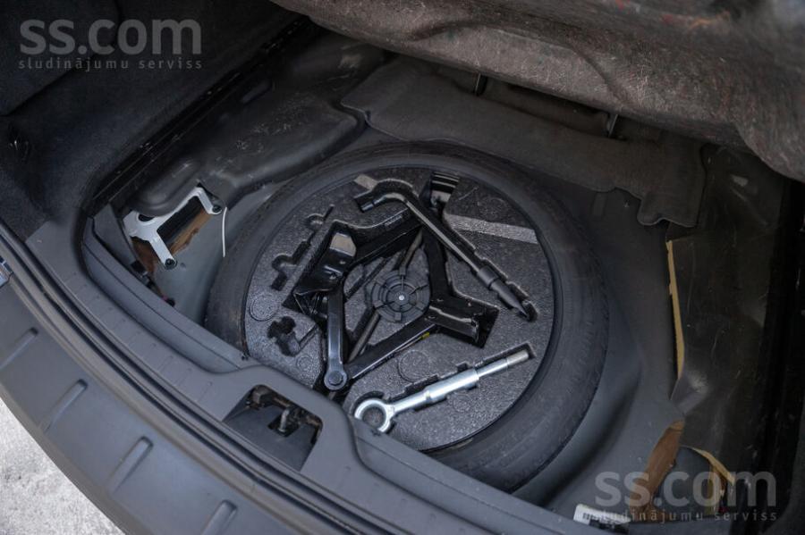 Melns Volvo XC60 2009 Liepāja, ar dzinēja tilpumu 2.40 L un nobraukumu 350 tūkst. km par 6900 €, foto 24 vietnē AUTOMOTO.COM.LV