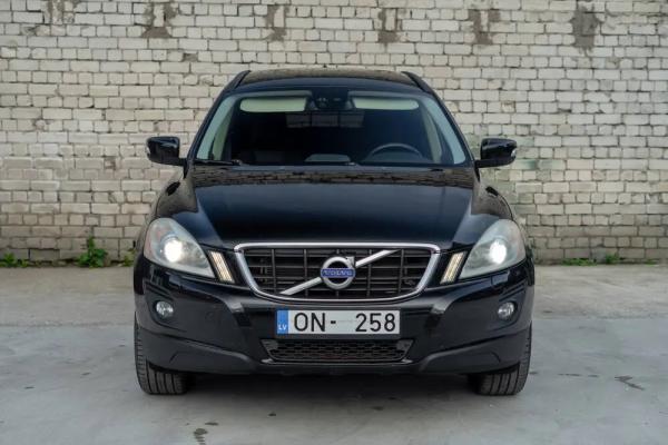 Black Volvo XC60 2009 in Liepaja, with an engine capacity of 2.40 L and mileage of 350 thousand km for 6900 €, photo 6 on AUTOMOTO.COM.LV