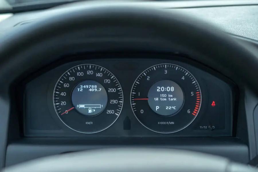 Черный Вольво ХС60 2009 в Лиепая, объемом двигателя 2.40 л и пробегом 350 тыс. км за 6900 €, фото 16 на AUTOMOTO.COM.LV