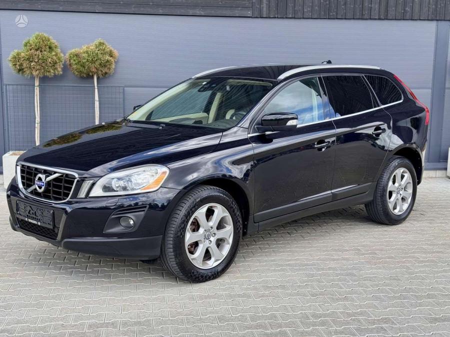 Black Volvo XC60 2009 in Siauliai, with an engine capacity of 2.40 L and mileage of 300 thousand km for 8150 €, photo 5 on AUTOMOTO.COM.LV
