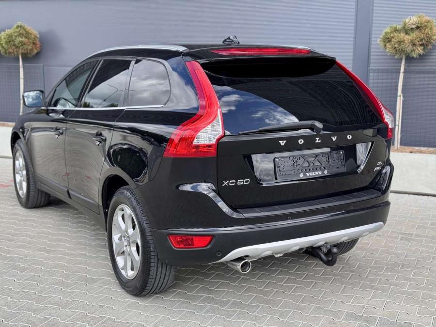 Black Volvo XC60 2009 in Siauliai, with an engine capacity of 2.40 L and mileage of 300 thousand km for 8150 €, photo 7 on AUTOMOTO.COM.LV