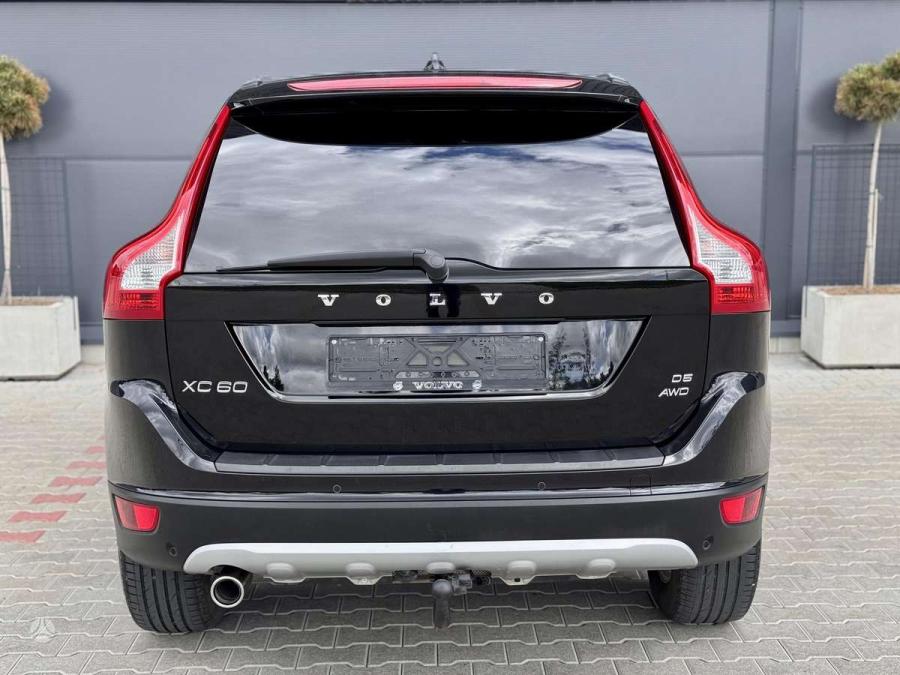 Black Volvo XC60 2009 in Siauliai, with an engine capacity of 2.40 L and mileage of 300 thousand km for 8150 €, photo 9 on AUTOMOTO.COM.LV