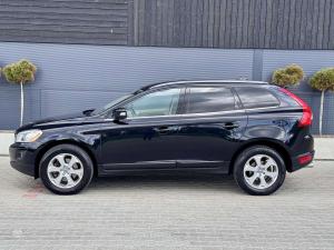 Black Volvo XC60 2009 in Siauliai, with an engine capacity of 2.40 L and mileage of 300 thousand km for 8150 €, photo 12 on AUTOMOTO.COM.LV
