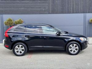 Black Volvo XC60 2009 in Siauliai, with an engine capacity of 2.40 L and mileage of 300 thousand km for 8150 €, photo 13 on AUTOMOTO.COM.LV
