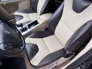 Black Volvo XC60 2009 in Siauliai, with an engine capacity of 2.40 L and mileage of 300 thousand km for 8150 €, photo 16 on AUTOMOTO.COM.LV