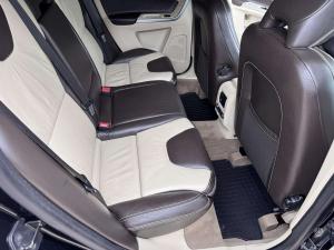 Black Volvo XC60 2009 in Siauliai, with an engine capacity of 2.40 L and mileage of 300 thousand km for 8150 €, photo 19 on AUTOMOTO.COM.LV