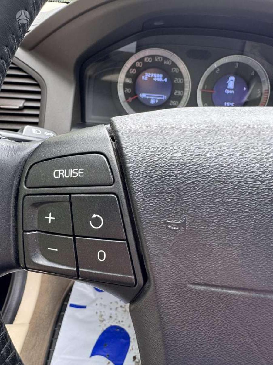 Black Volvo XC60 2009 in Siauliai, with an engine capacity of 2.40 L and mileage of 300 thousand km for 8150 €, photo 25 on AUTOMOTO.COM.LV