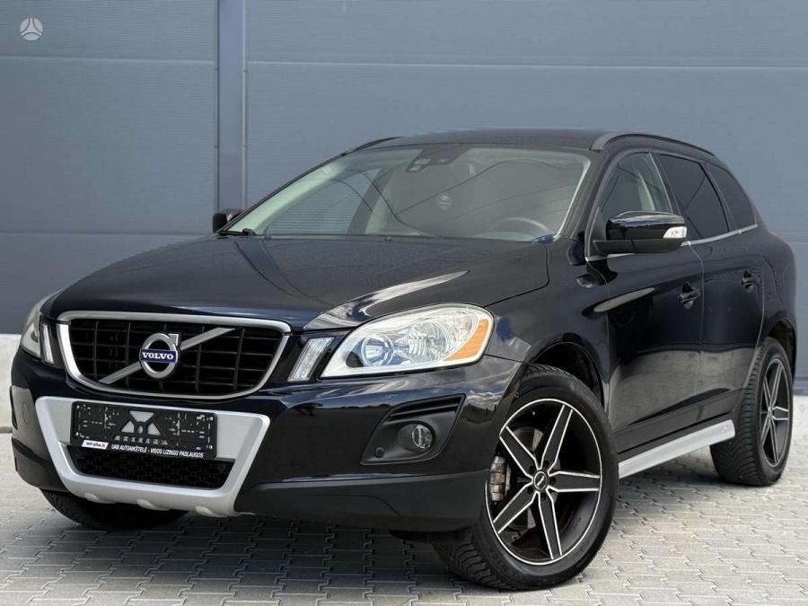 Black Volvo XC60 2009 in Siauliai, with an engine capacity of 2.40 L and mileage of 300 thousand km for 8450 €, photo 3 on AUTOMOTO.COM.LV