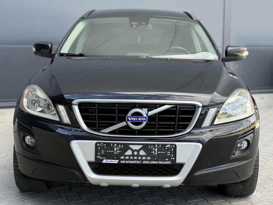 Black Volvo XC60 2009 in Siauliai, with an engine capacity of 2.40 L and mileage of 300 thousand km for 8450 €, photo 12 on AUTOMOTO.COM.LV