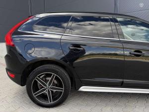 Black Volvo XC60 2009 in Siauliai, with an engine capacity of 2.40 L and mileage of 300 thousand km for 8450 €, photo 16 on AUTOMOTO.COM.LV