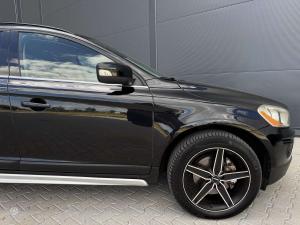 Black Volvo XC60 2009 in Siauliai, with an engine capacity of 2.40 L and mileage of 300 thousand km for 8450 €, photo 17 on AUTOMOTO.COM.LV