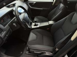 Black Volvo XC60 2009 in Siauliai, with an engine capacity of 2.40 L and mileage of 300 thousand km for 8450 €, photo 18 on AUTOMOTO.COM.LV