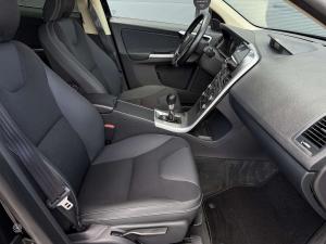 Black Volvo XC60 2009 in Siauliai, with an engine capacity of 2.40 L and mileage of 300 thousand km for 8450 €, photo 22 on AUTOMOTO.COM.LV