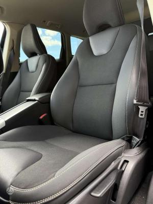 Black Volvo XC60 2009 in Siauliai, with an engine capacity of 2.40 L and mileage of 300 thousand km for 8450 €, photo 23 on AUTOMOTO.COM.LV