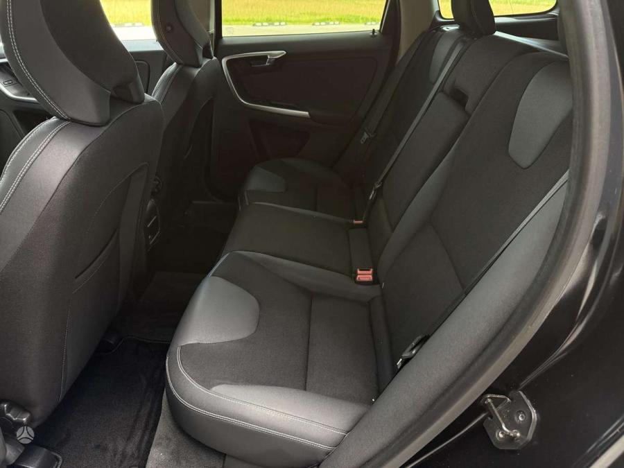 Black Volvo XC60 2009 in Siauliai, with an engine capacity of 2.40 L and mileage of 300 thousand km for 8450 €, photo 25 on AUTOMOTO.COM.LV