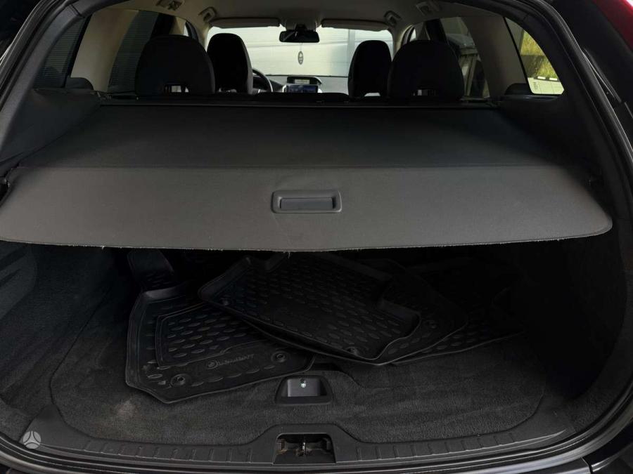Black Volvo XC60 2009 in Siauliai, with an engine capacity of 2.40 L and mileage of 300 thousand km for 8450 €, photo 27 on AUTOMOTO.COM.LV