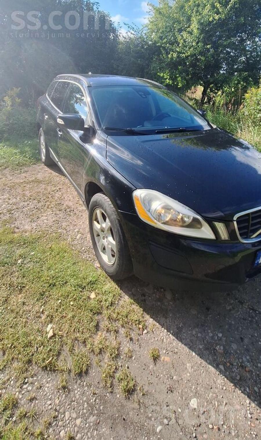 Black Volvo XC60 2009 in Kuldiga, with an engine capacity of 2.40 L and mileage of 320 thousand km for 5950 €, photo 1 on AUTOMOTO.COM.LV