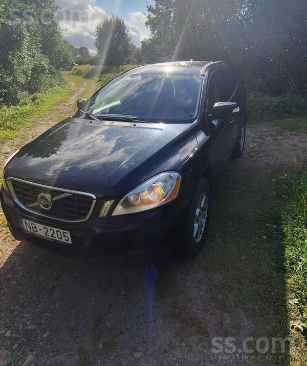 Black Volvo XC60 2009 in Kuldiga, with an engine capacity of 2.40 L and mileage of 320 thousand km for 5950 €, photo 3 on AUTOMOTO.COM.LV